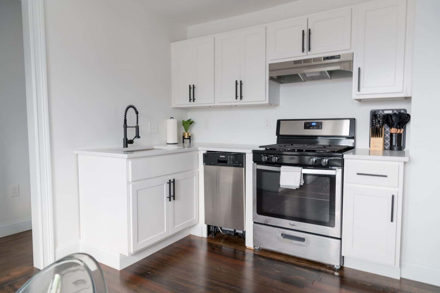Kitchenette Designs That Maximize Space and Functionality
