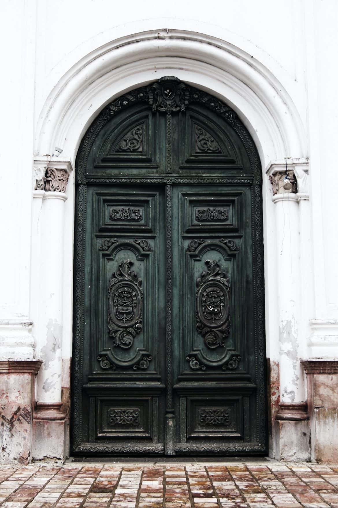 Top 20 Stunning Round Door Designs