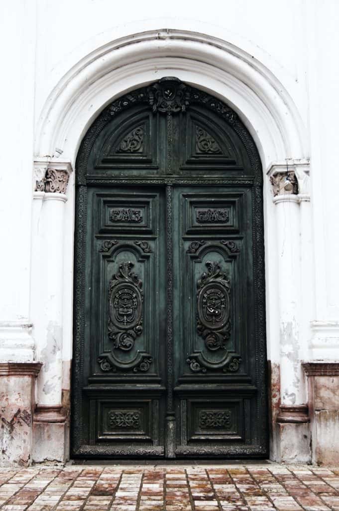 Top 20 Stunning Round Door Designs