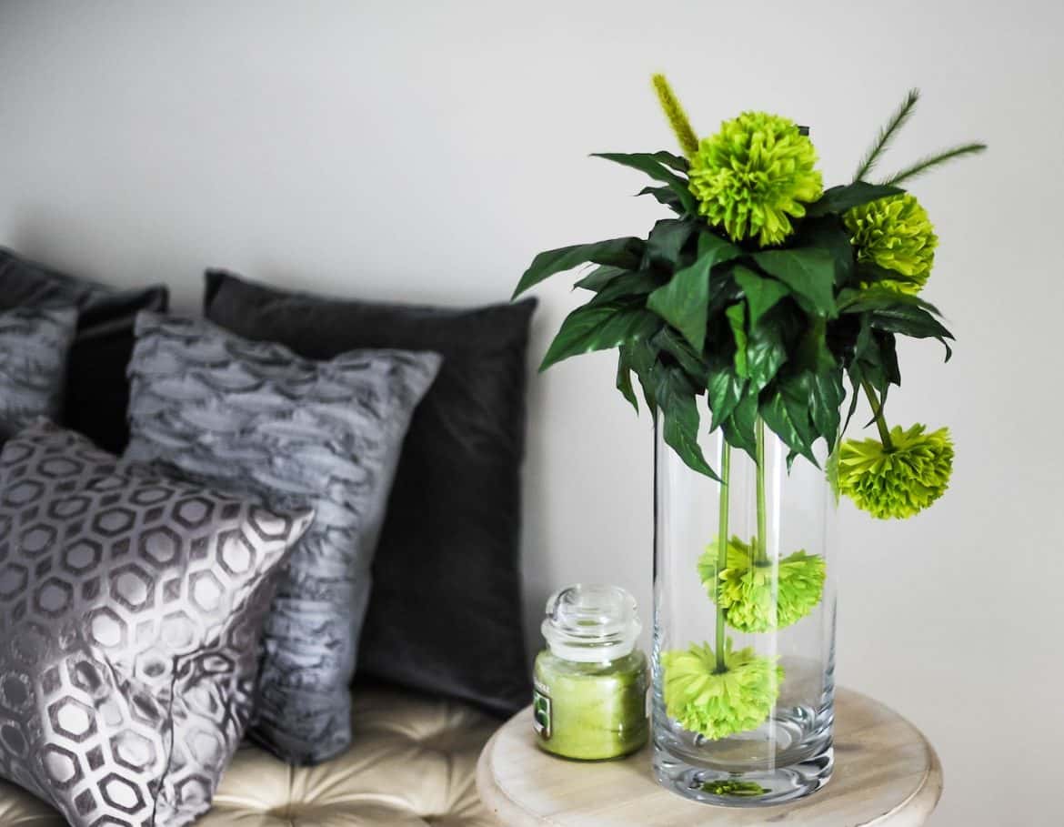 8 Side Table Decor Ideas That Will Instantly Upgrade Your Home