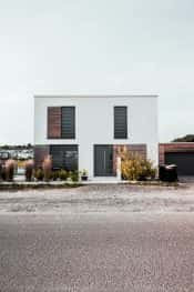 20 Box House Design Ideas for Modern and Compact Homes