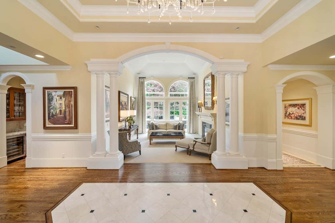Pillar Tiles Design for Home to Give Your Space a Modern Touch