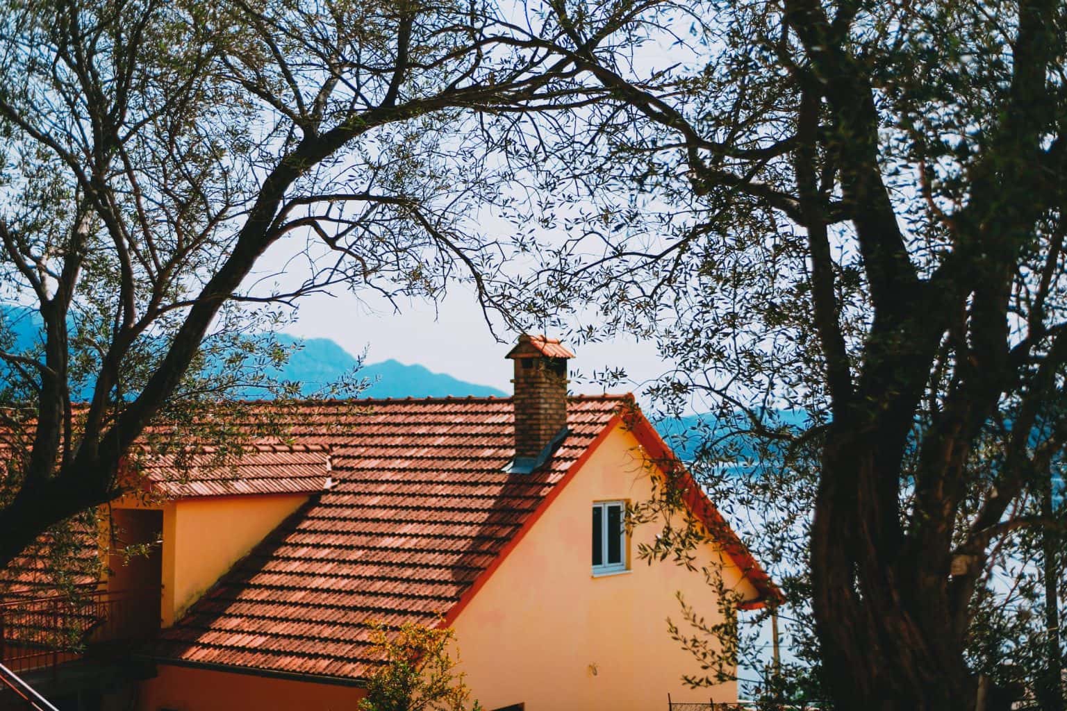 18 Must-See Mangalore Tile Roof Designs for a Dreamy Exterior