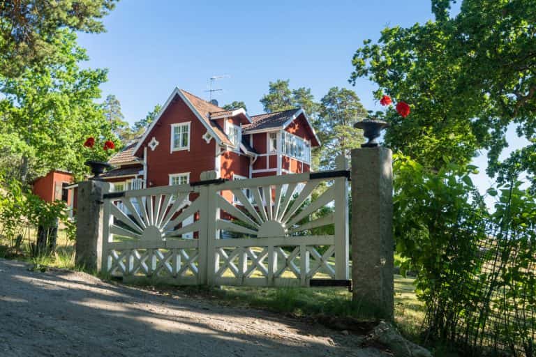 Modern Main Gate Pillar Designs for a Royal Entrance Look